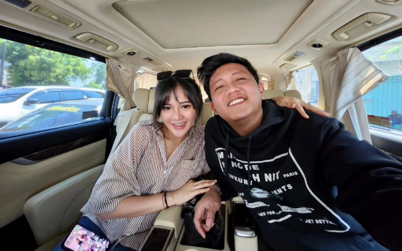 Denny Caknan Hadiahi Bella Bonita Mobil Mewah Baru untuk Ultah