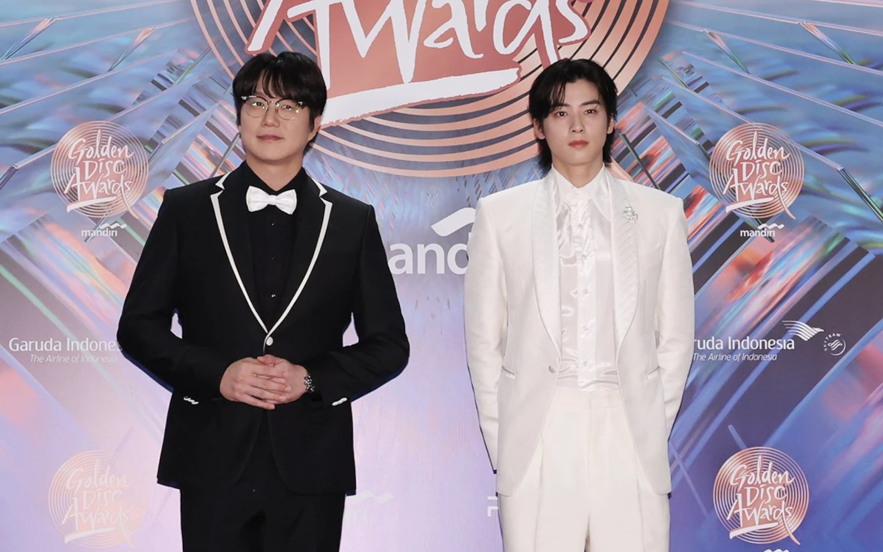 Cha Eunwoo Auto Salting Saat Digodain Sung Si Kyung di Golden Disc ...