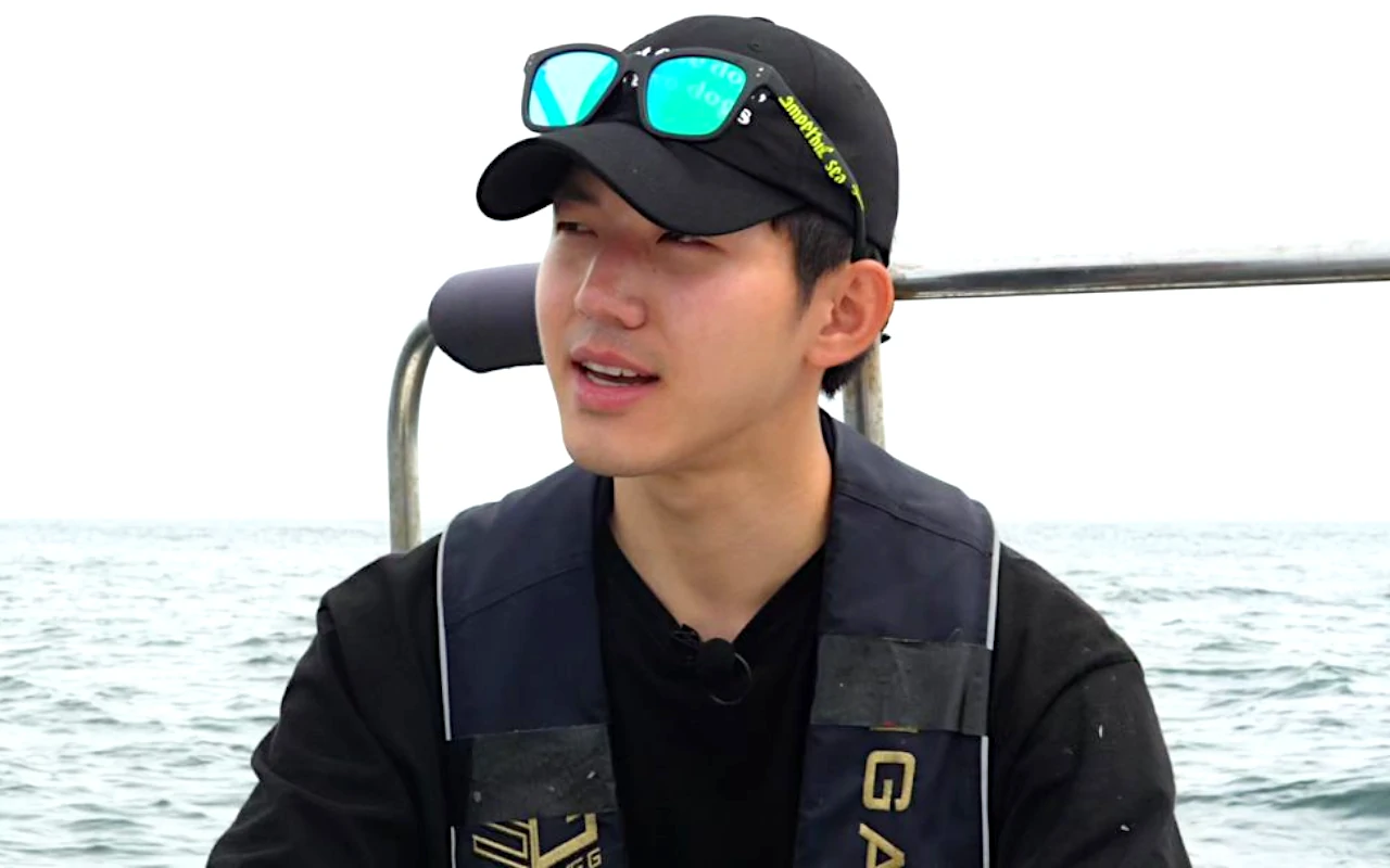 Dowoon DAY6 Akhirnya Beres Mancing 100 Ikan untuk Giveaway usai Bikin ...