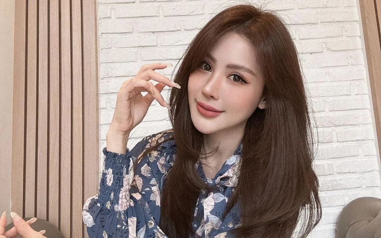 Emily Young Ryu 'Idol' Bikin Geger usai Pamer Jalan Bareng Pria Tampan