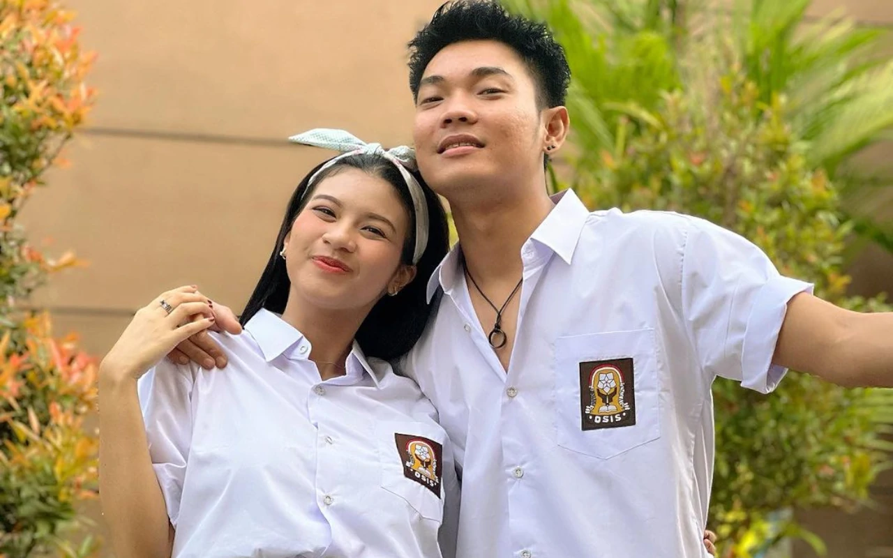 Tri Suaka Pamer Wajah Imut Anak Pertama usai Istri Melahirkan di Tanggal Cantik