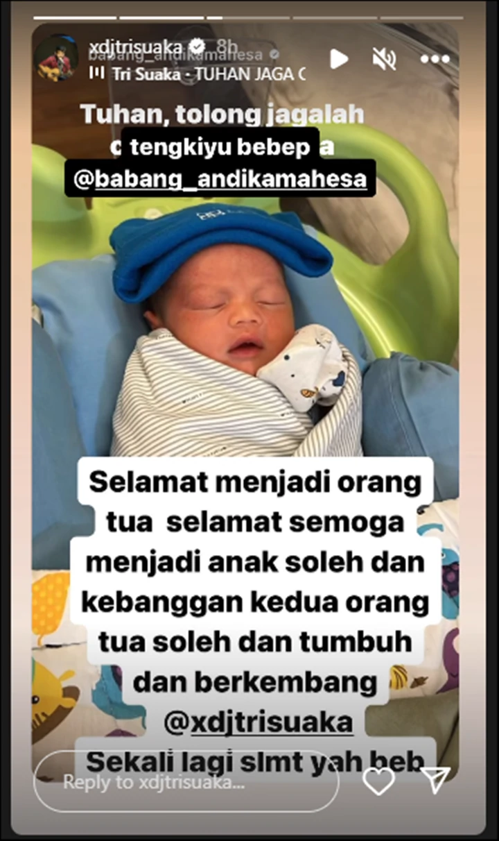 Tri Suaka Pamer Wajah Imut Anak Pertama usai Istri Melahirkan di Tanggal Cantik