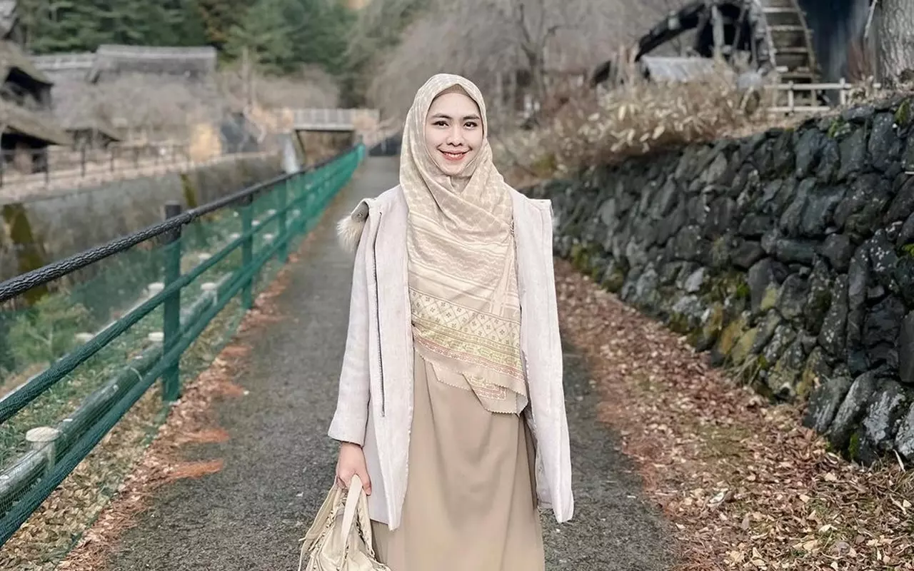 Oki Setiana Dewi Tampil Manglingi Kala Tampil di Acara Fashion Show
