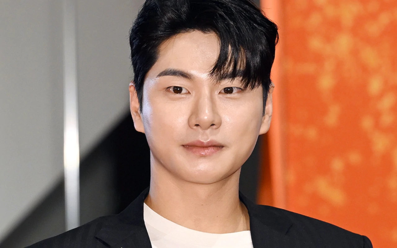 Lee Yi Kyung Buat Syok usai Ngaku Hampir Jadi Bagian dari HYBE