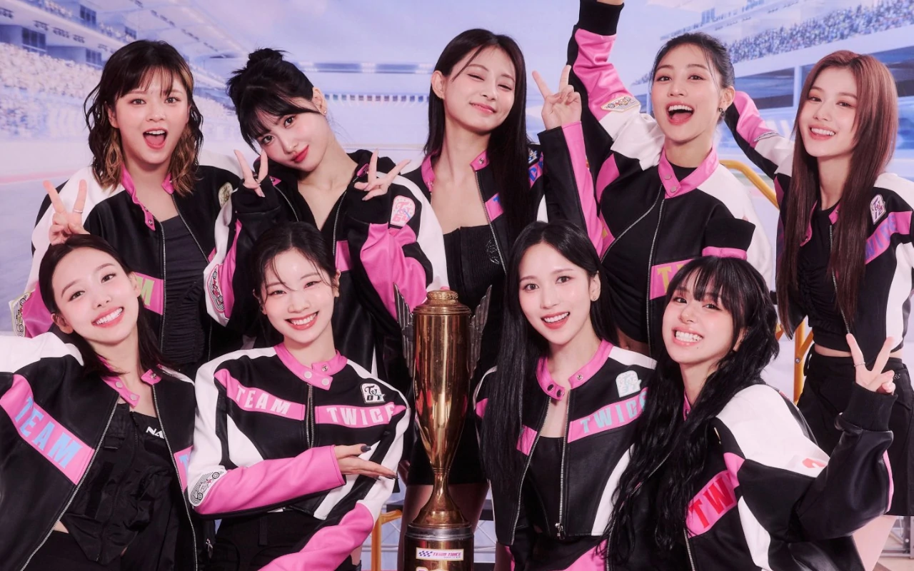 TWICE Puncaki Billboard 200 usai Album 'With You-Th' Sempat Diremehkan