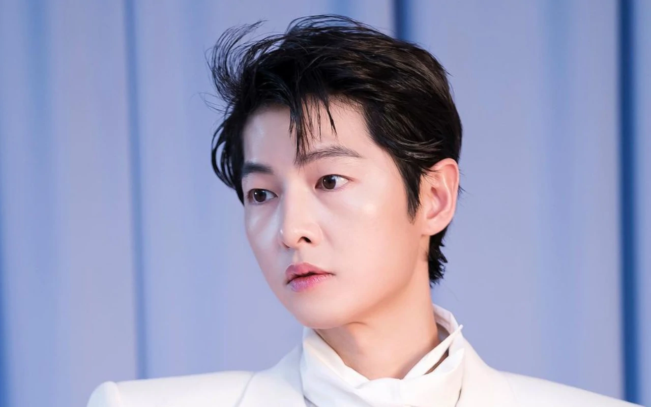 Song Joong Ki Akui Dibuat Gila oleh Putranya yang Berusia 8 Bulan