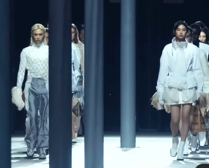 Felix Stray Kids dan Jung Ho Yeon Jadi Model Penutup Runway Louis ...