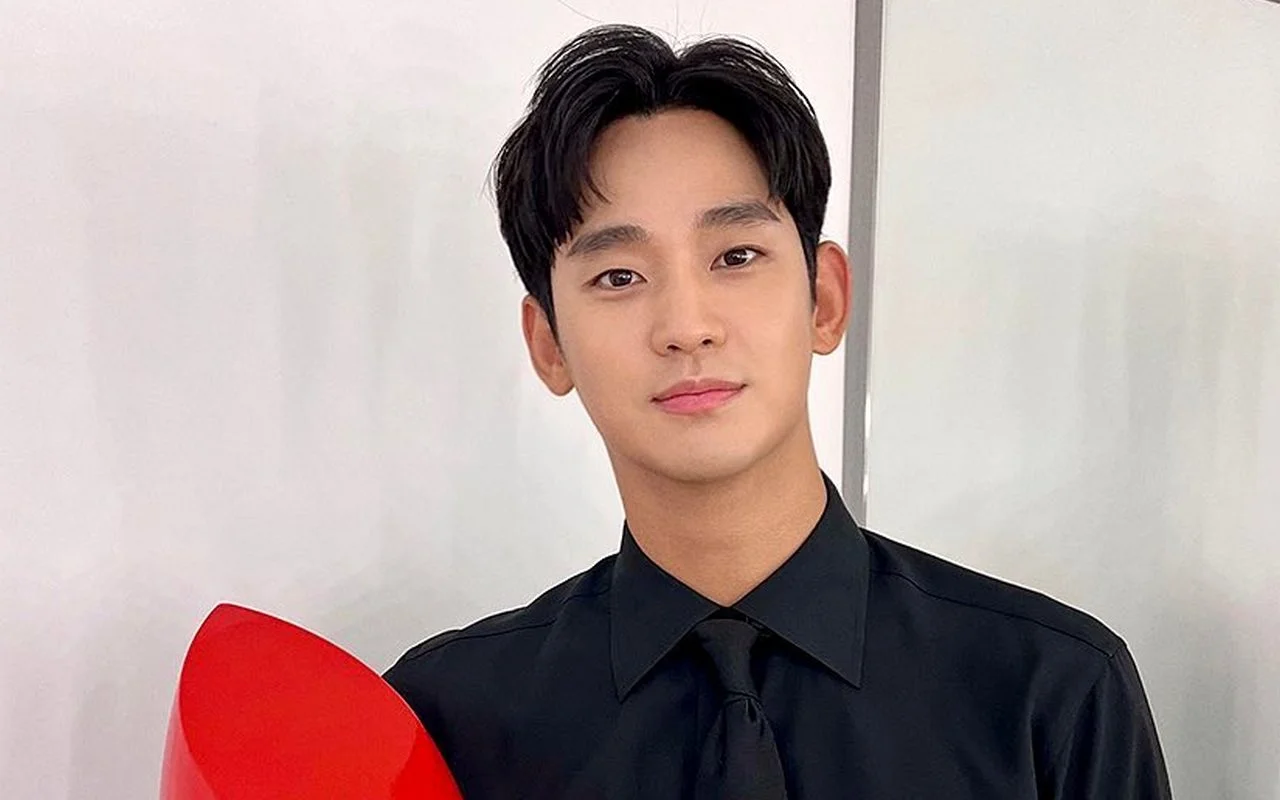 Kim Soo Hyun Pajang Potret Nikah Usai Episode Perdana Queen Of Tears
