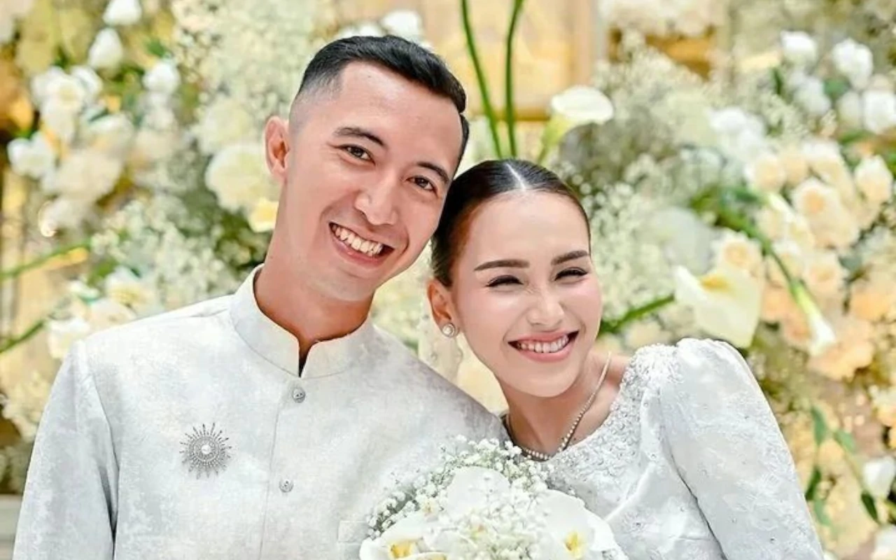 Ayu Ting Ting Perdana Foto Bareng 3 Kakak Cantik Lettu Fardhana bak Sister Goals