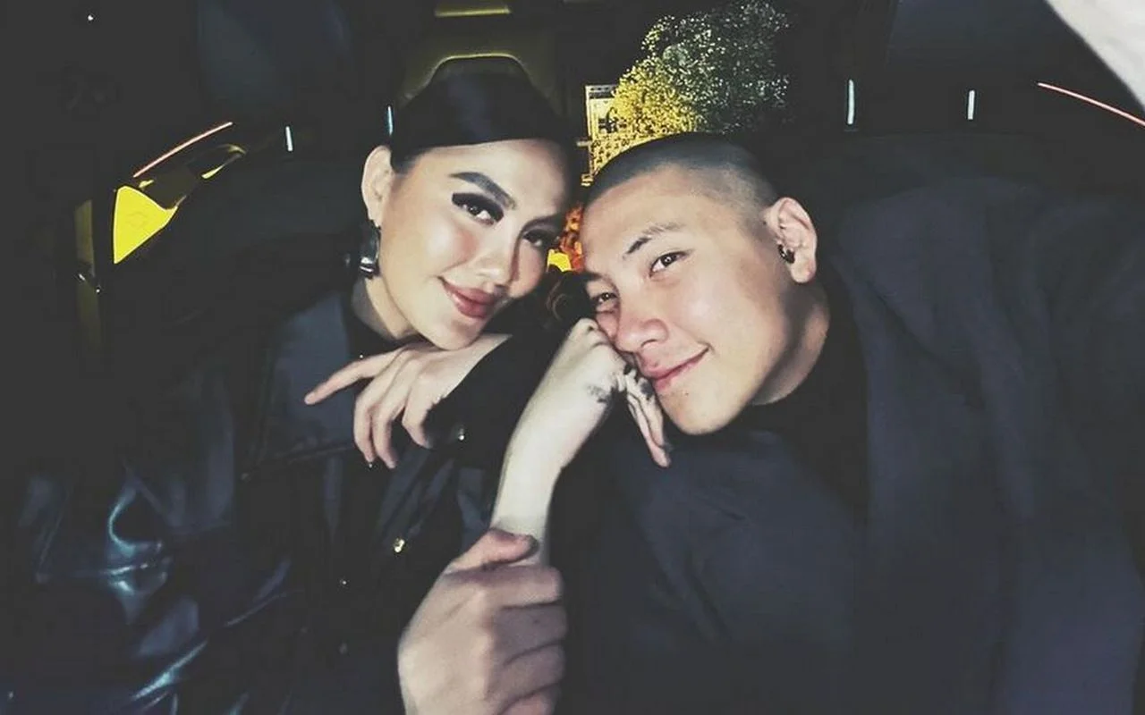 Aksi Agnes Monica Simpan Paspor Ryoshi Adam Disorot di Tengah Rumor Mualaf