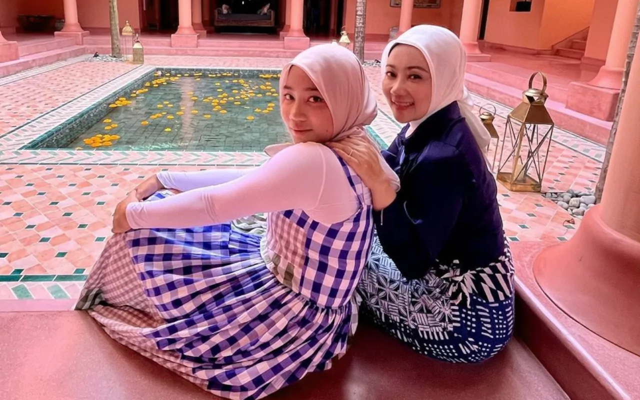Istri Ridwan Kamil Tahan Tangis Ungkap Rindu ke Mendiang Eril Usai Sang Putri Lepas Hijab