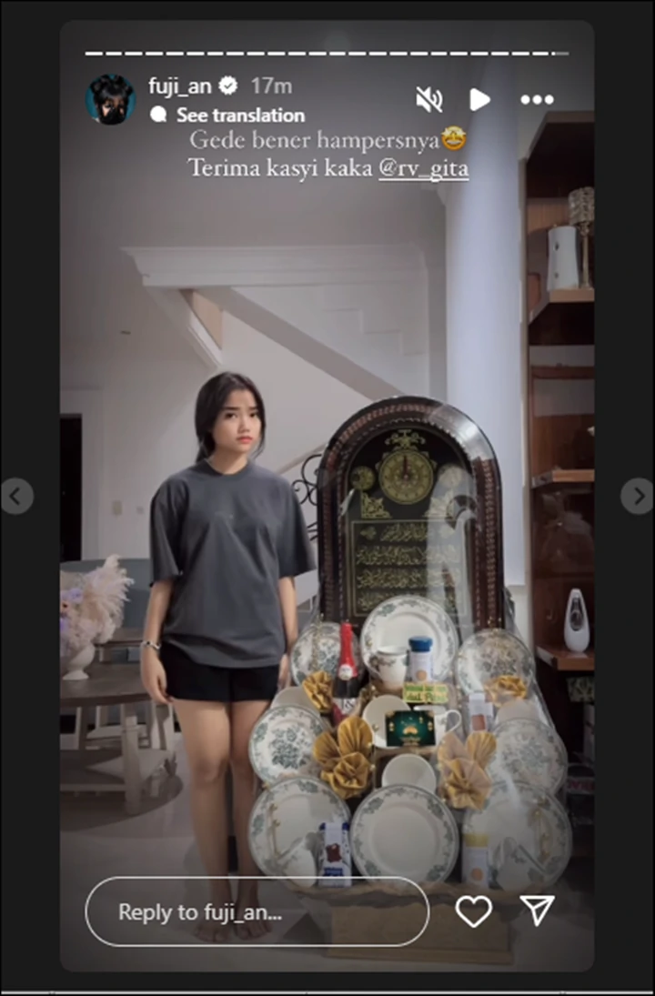 Fuji An Dihadiahi Hampers Lebaran Mewah Seukuran Tinggi Badan dari ...