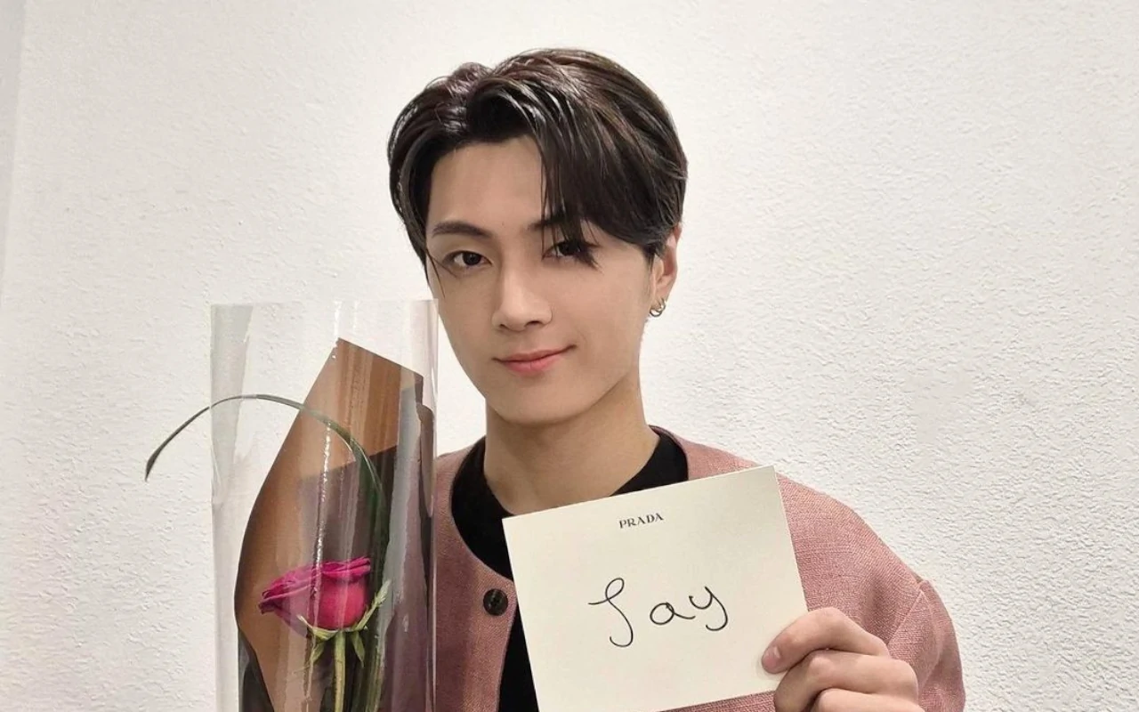 Jay ENHYPEN Picu Haru kala Reka Ulang Foto Masa Kecil di Seattle Mariners