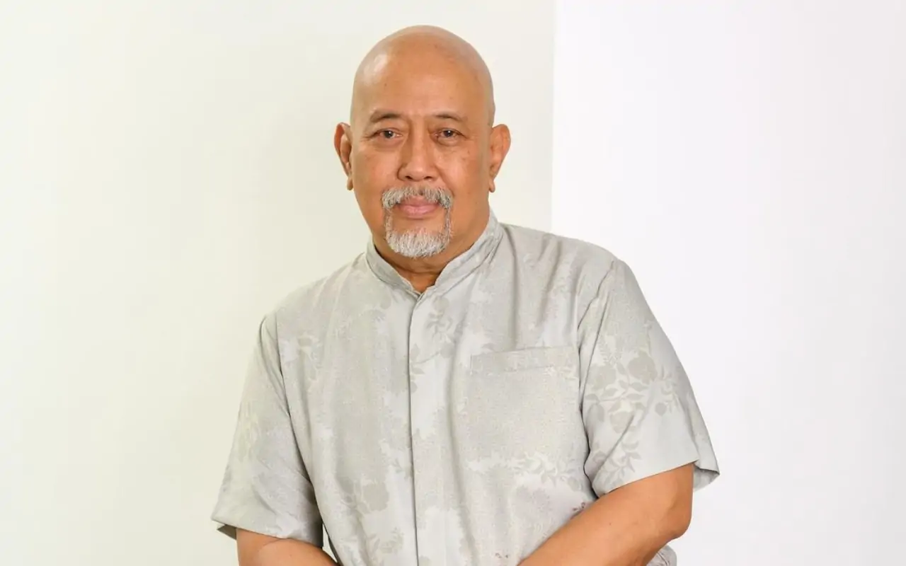 Kisah Sukses Indro Warkop: Dari Pelawak ke Legenda Komedi Indonesia
