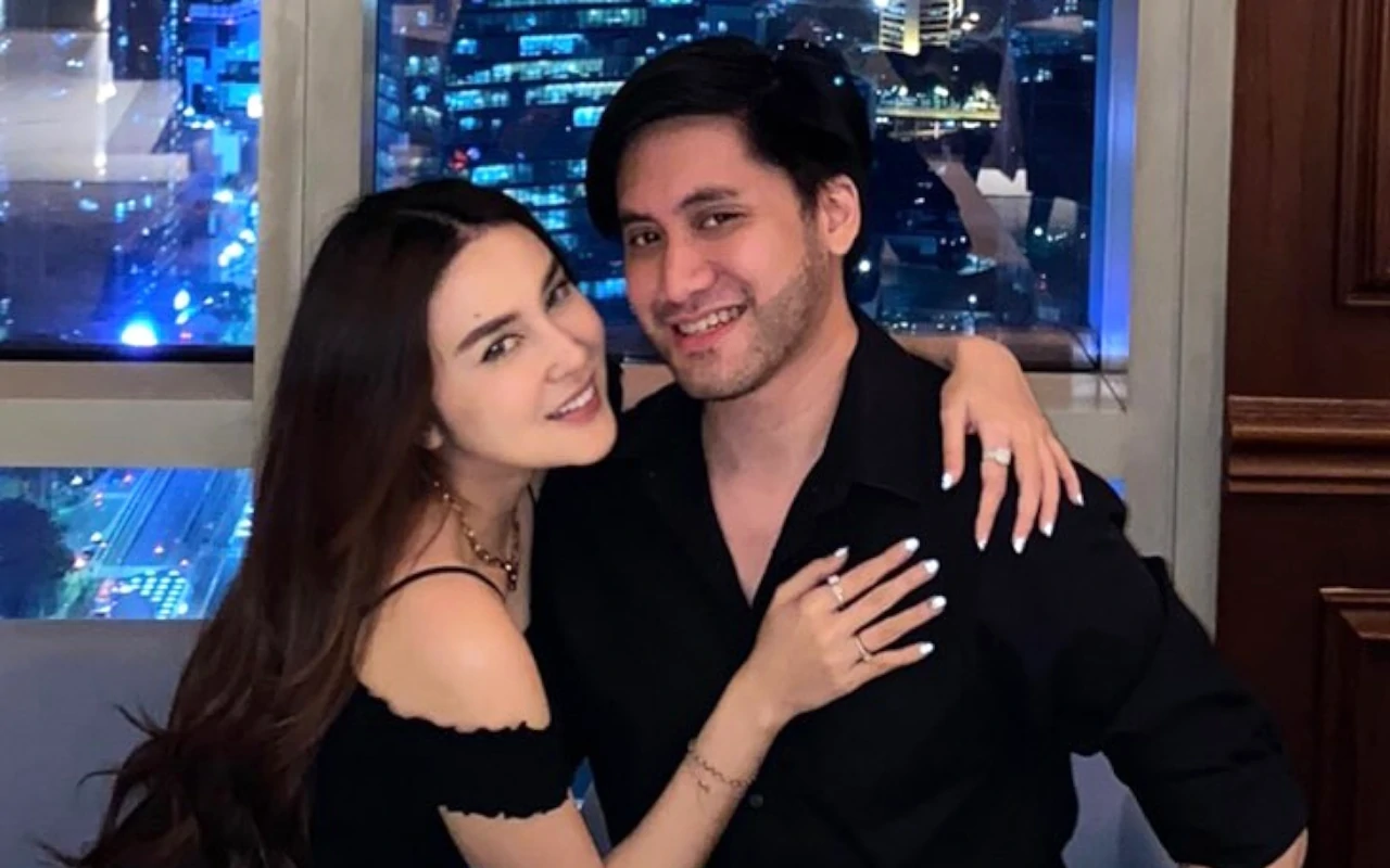 Kevin Aprilio Umumkan Istri Hamil Anak Pertama pasca 4 Tahun Nikah