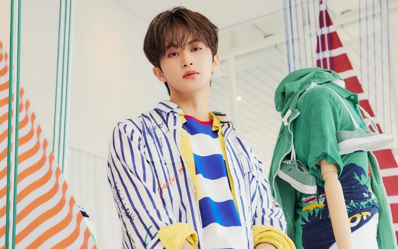 Pose Mesra Mark Lee NCT dan Fans dalam Polaroid Ratusan Juta Bikin Iri ...