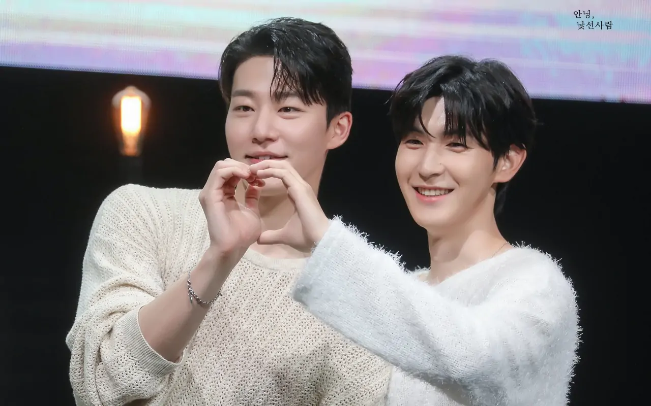 Han Do Woo & Won Tae Min Bahas Ciuman Intens di Drama BL 'Unintentional Love Story'