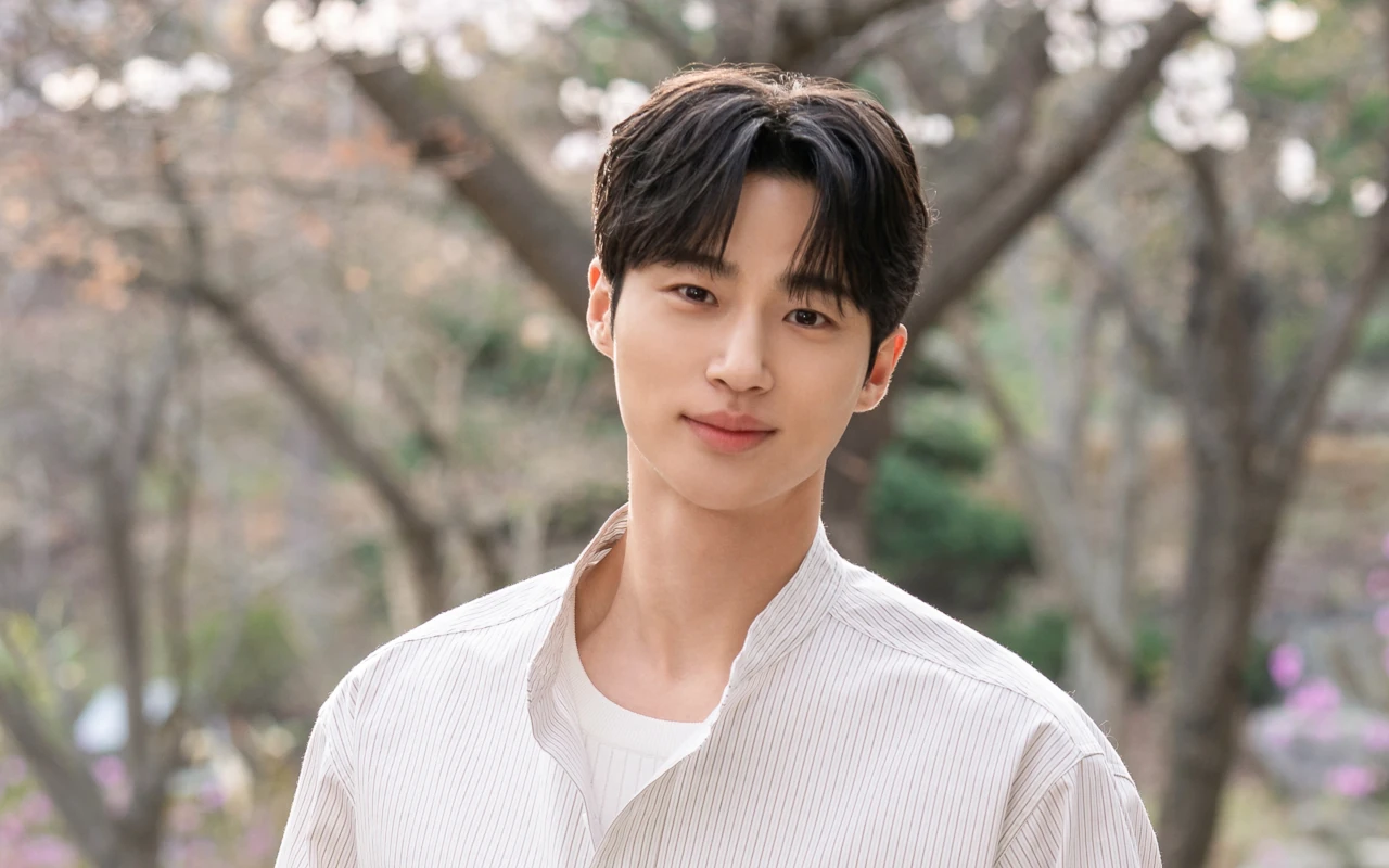 Momen Byeon Woo Seok Nangis di Event 'Lovely Runner' Bikin Nyesek