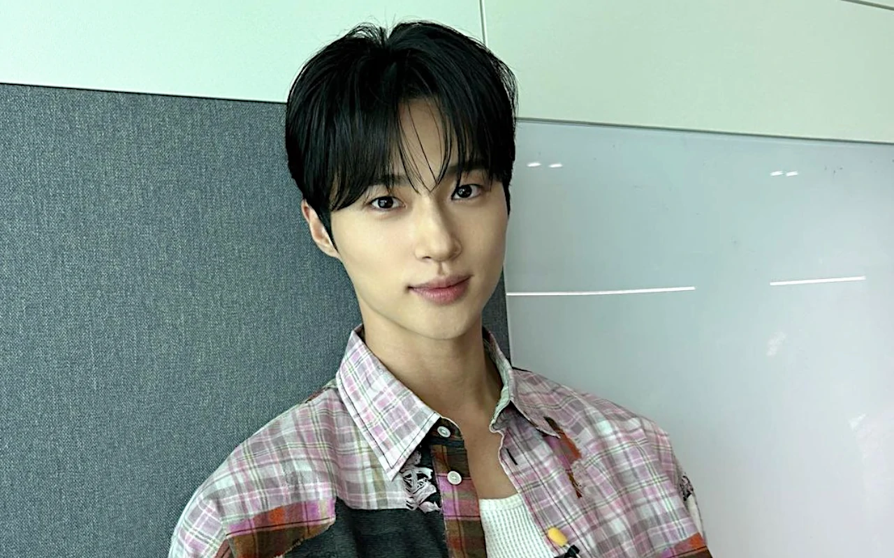Video Byeon Woo Seok Gak Tahan Nonton Ciuman Hot di 'Office Watch ...