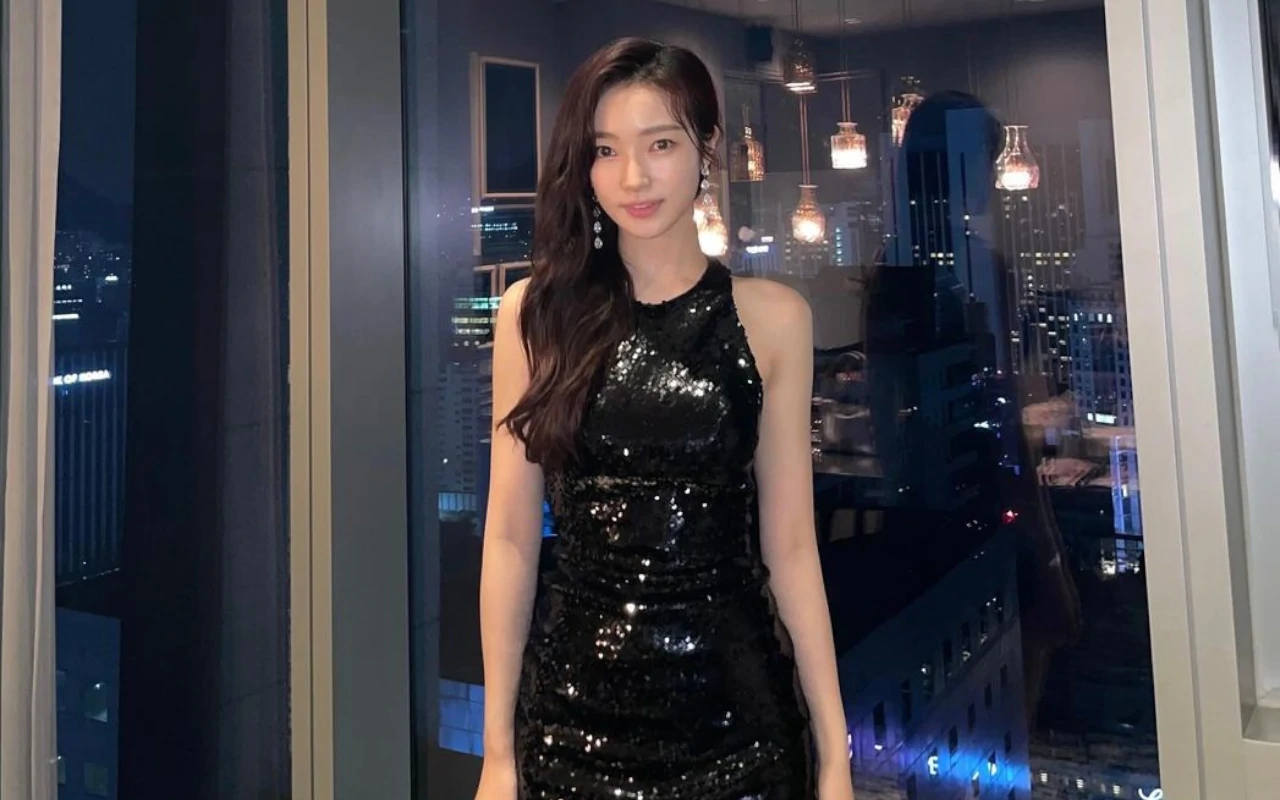 Style Asli Ji Hye Won Beda Drastis dari Penampilan Girly di 'Hierarchy'