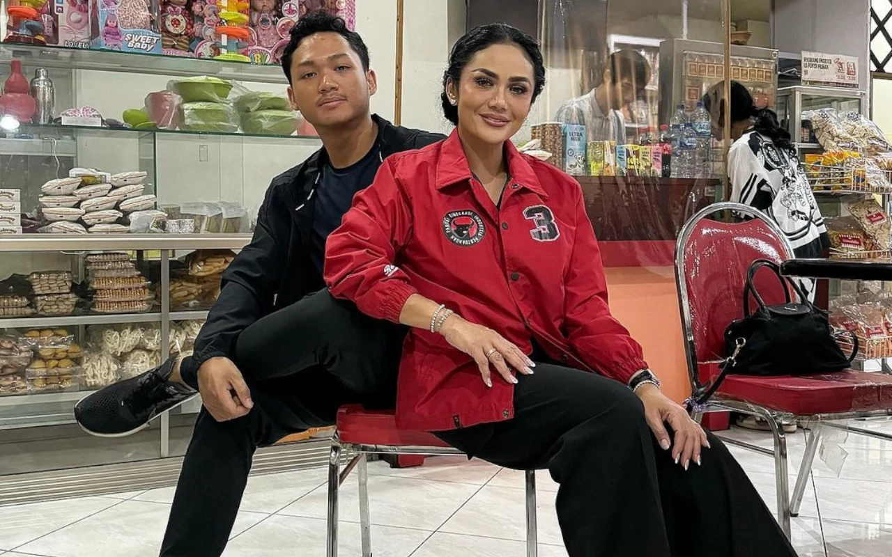 Posisi Duduk Kris Dayanti dan Raul Lemos di Acara Lamaran Azriel-Sarah ...