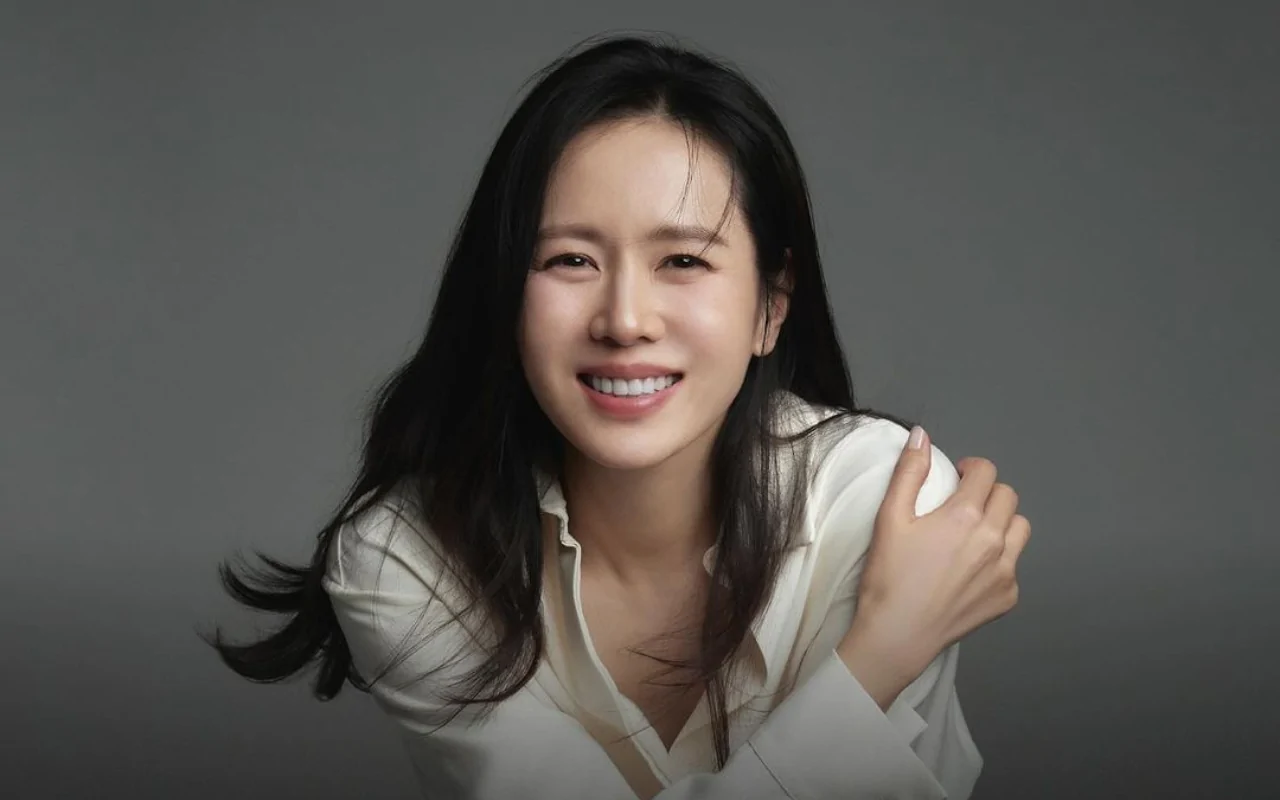 Adab Son Ye Jin di Red Carpet Bucheon Film Festival 2024 Disorot Jurnalis