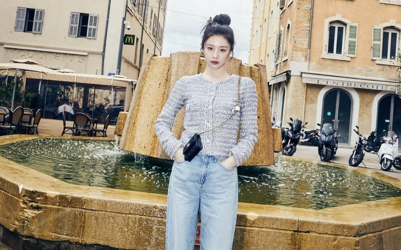 Gaya Rambut Baru Go Yoon Jung yang Bergelombang Jadi Hot Topik