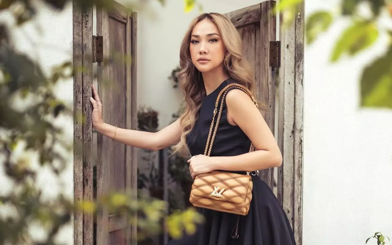 BCL Bak Ajak Nostalgia Lewat Gaya Rambut Jadul