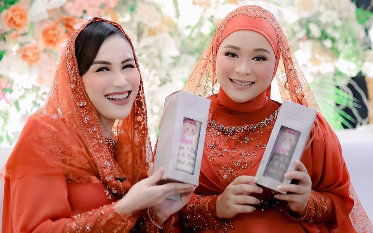 Ayu Ting Ting dan Sang Adik Muncul dengan Mata Sembab usai Kepergian ...