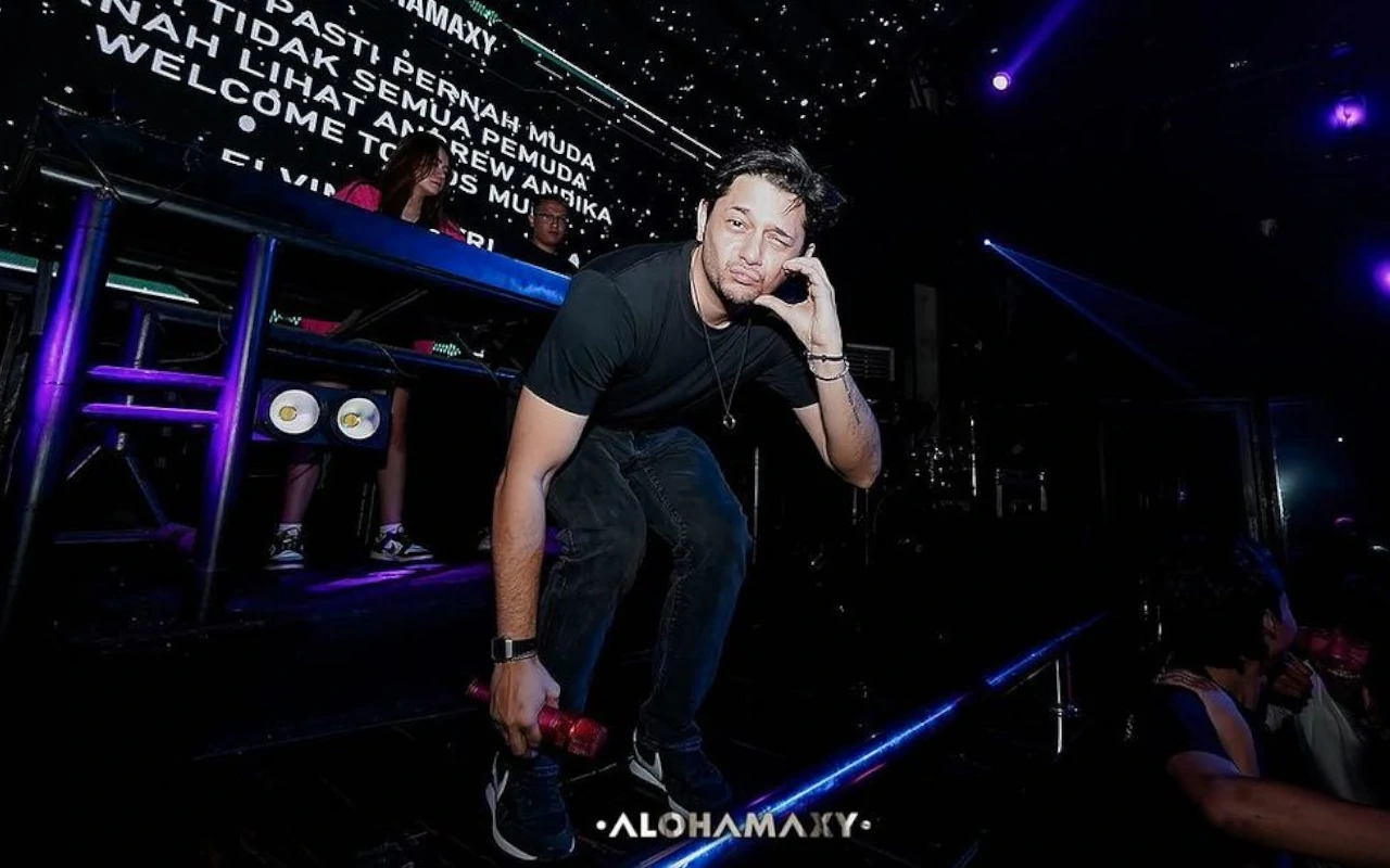 Andrew Andika Nyesek Perdana Minta Maaf pada Istri dan Anak usai ...
