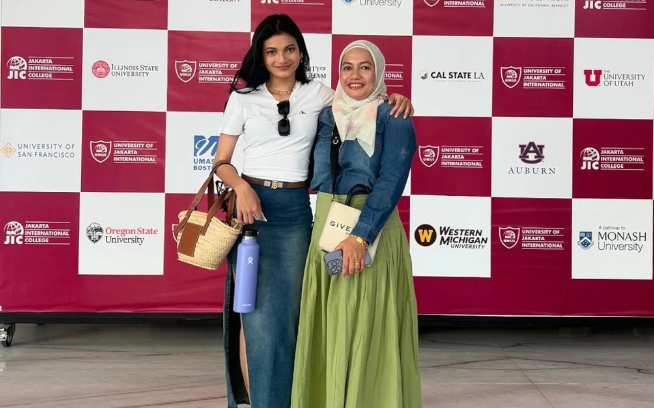 Ibu Ratu Sofya Skakmat Adab Cornelio Sunny Ngaku Atheis Jadi Salah Satu ...