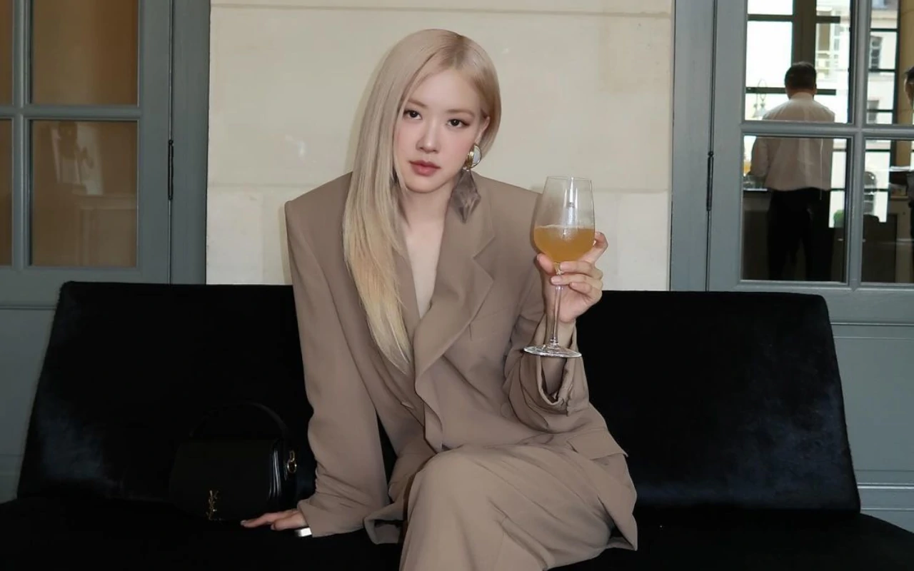 Lirik '2 Years' Rose BLACKPINK yang Menyayat Hati Picu Kehebohan