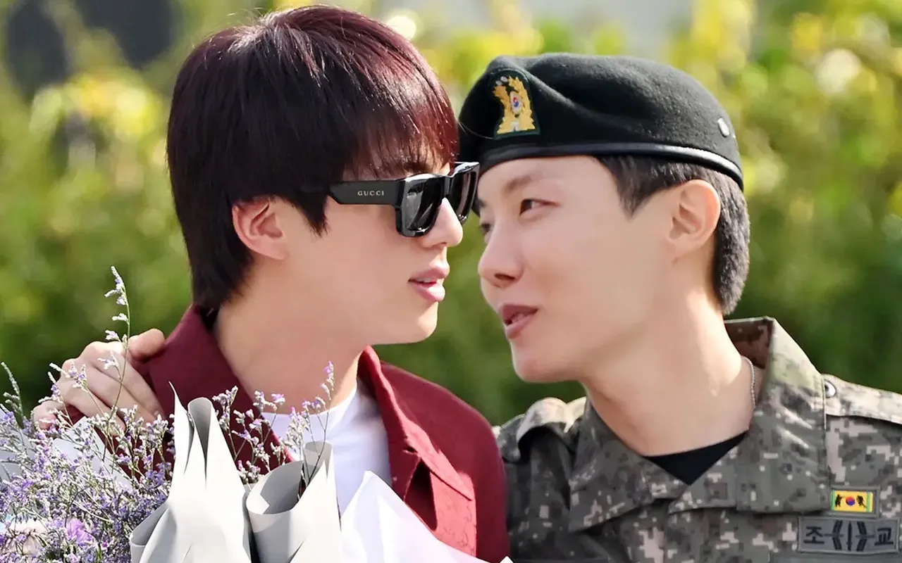 Muka Datar Jin & J-Hope BTS saat Dance Challenge 'Running Wild' Curi Fokus