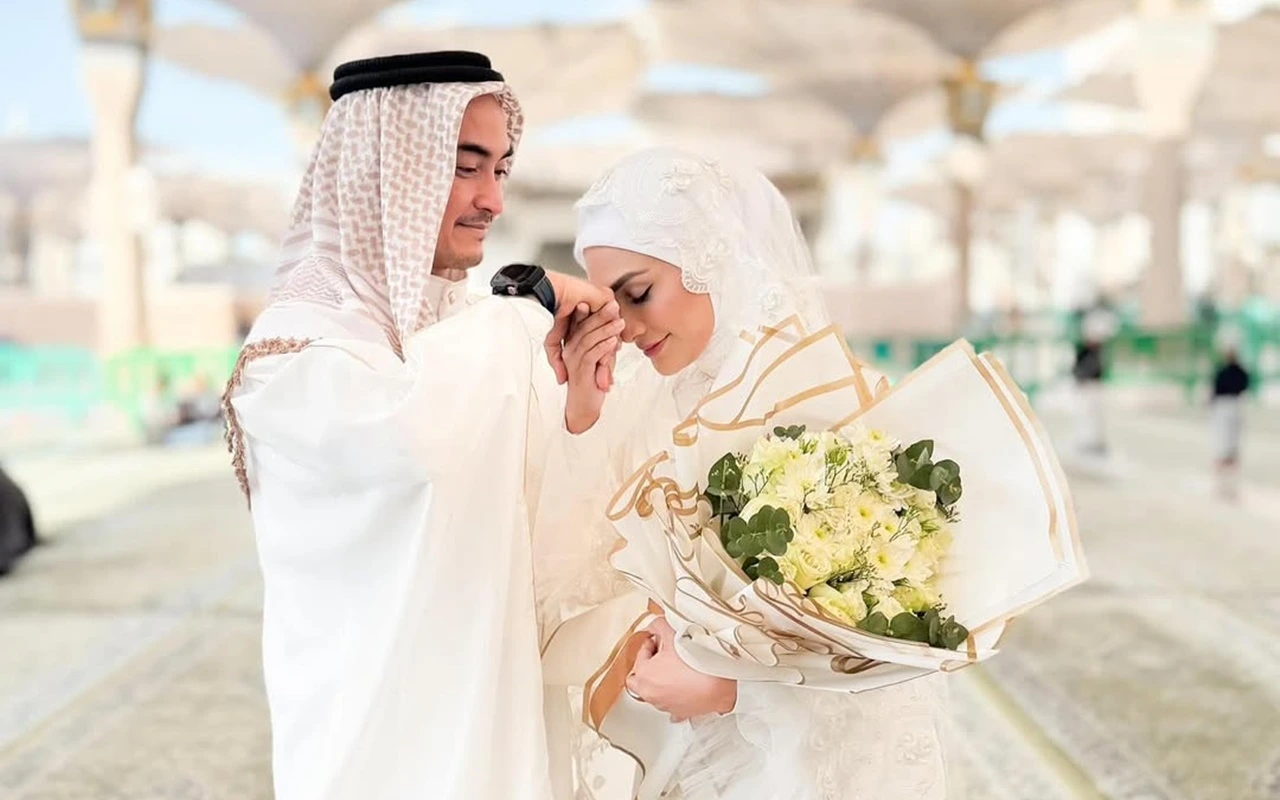 Zumi Zola Tampan ala Raja Arab saat Resmi Nikahi Putri Zulhas dengan ...