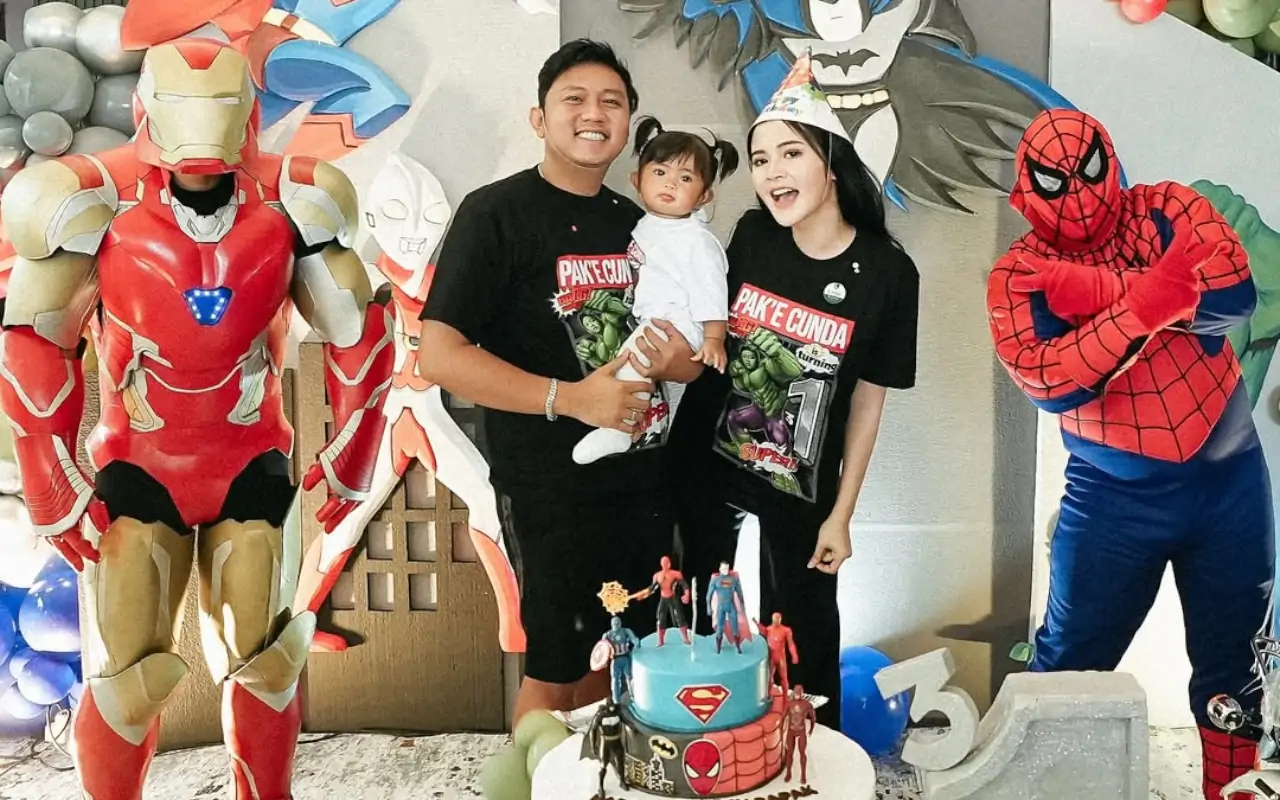 Denny Caknan So Sweet Rayakan Ultah Bareng Bella Bonita dan Baby Cunda