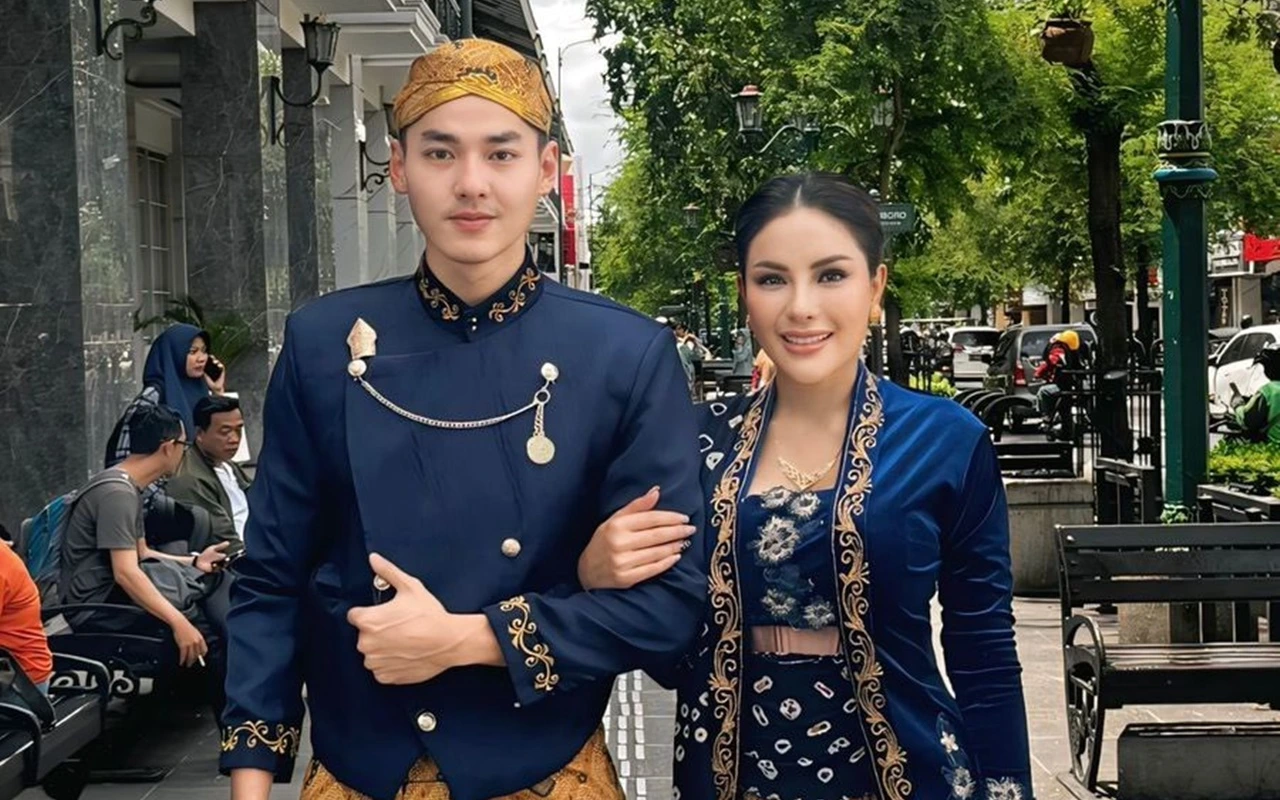 Nikita Mirzani Tampil Cantik ala Tinkerbell di Tengah Kabar Dicium ...