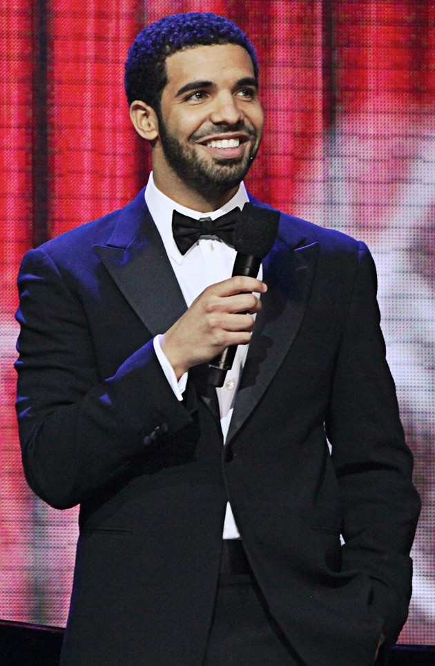 Gambar Foto Drake di Salah Satu Acara - Foto 2 dari 20