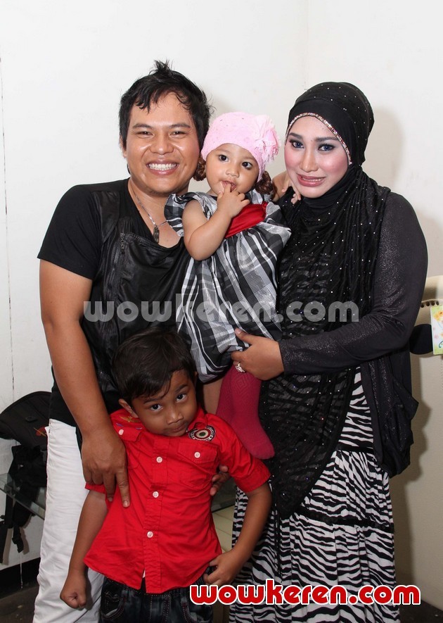 Gambar Foto Faank Wali dan Keluarga Saat Ditemui di Kawasan Pancoran ...