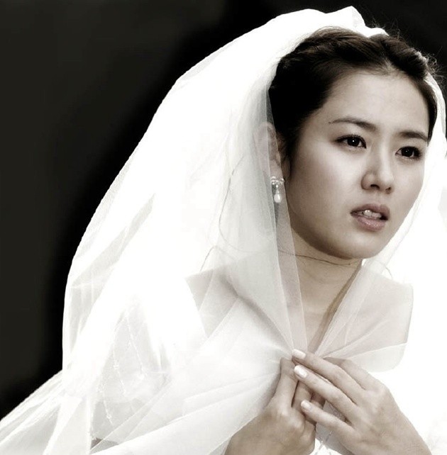 Gambar Foto Son Ye Jin di Pemotretan Bertema Pre Wedding - Foto 2 dari 67 Gambar Foto Son Ye Jin di Pemotretan Bertema Pre Wedding - Foto 2 dari 67