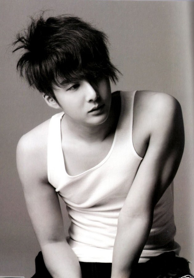 Gambar Foto Kim Hyung Jun Photoshoot dengan Konsep Hitam Putih - Foto 2 ...
