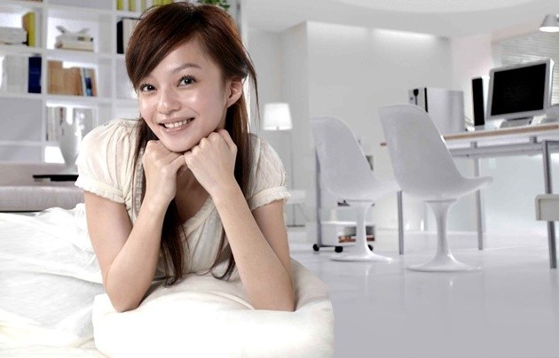Gambar Foto Angela Zhang Menjadi Model Iklan Produk Elektronik - Foto 2 ...