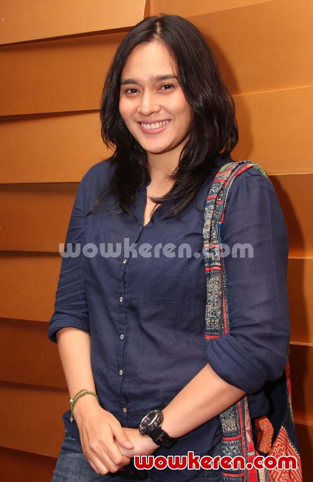 Foto Ine Febriyanti Saat Ditemui di FX Plaza - Foto 9 dari 10