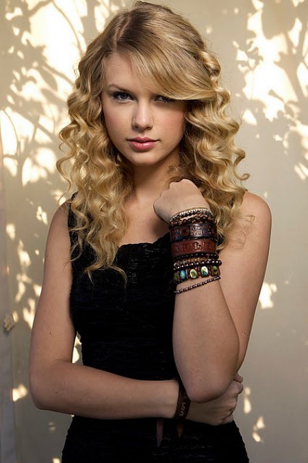 Gambar Foto Taylor Swift Photoshoot - Foto 2 dari 89