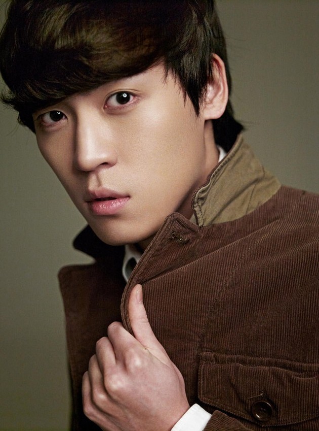 Foto John Park di Photoshoot Promo Debut - Foto 2 dari 31