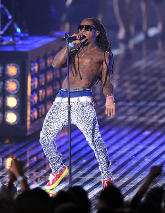 Foto Aksi Lil Wayne di MTV Video Music Awards 2011 - Foto 2 dari 19