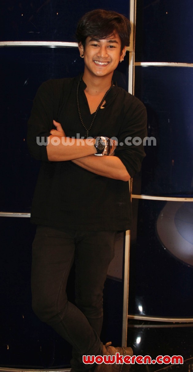 Gambar Foto Dwi Andhika Saat Ditemui di SCTV Tower - Foto 2 dari 35