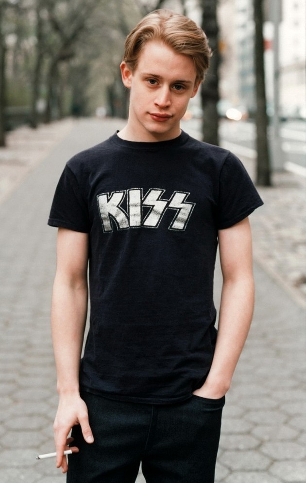 Gambar Foto Macaulay Culkin Photoshoot - Foto 2 dari 20