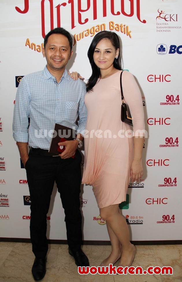 Foto Mona Ratuliu dan Indra Brasco Seusai Pementasan Kabaret Oriental ...