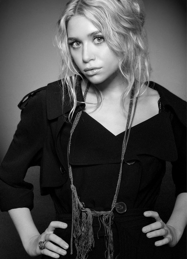 Gambar Foto Ashley Olsen dalam Konsep Foto Hitam Putih - Foto 2 dari 29