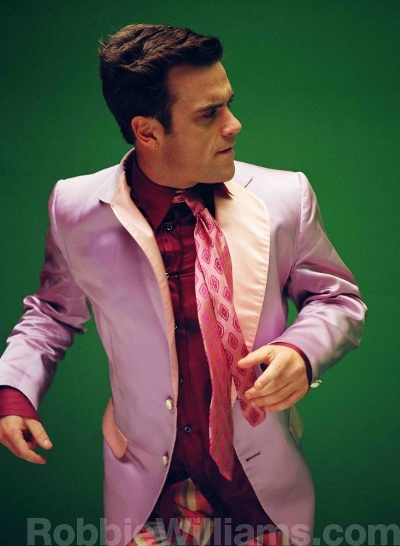 Gambar Foto Robbie Williams Dalam Video Shoot 'Tripping' - Foto 2 dari 20